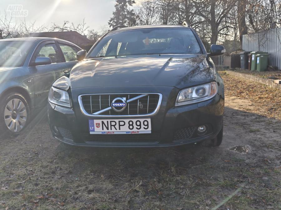 Volvo V70 2010 in Panevezys, with an engine capacity of 2.00 L and mileage of 30 thousand km for 4700 €, photo 4 on AUTOMOTO.COM.LV