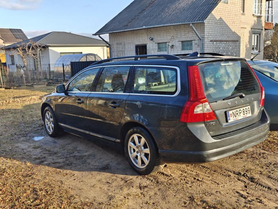 Volvo V70 2010 in Panevezys, with an engine capacity of 2.00 L and mileage of 30 thousand km for 4700 €, photo 6 on AUTOMOTO.COM.LV