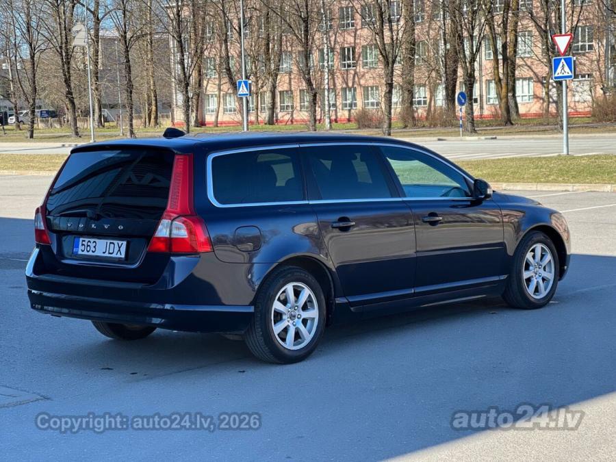 Volvo V70 2010 in Narva, with an engine capacity of 1.60 L and mileage of 328 thousand km for 3999 €, photo 7 on AUTOMOTO.COM.LV