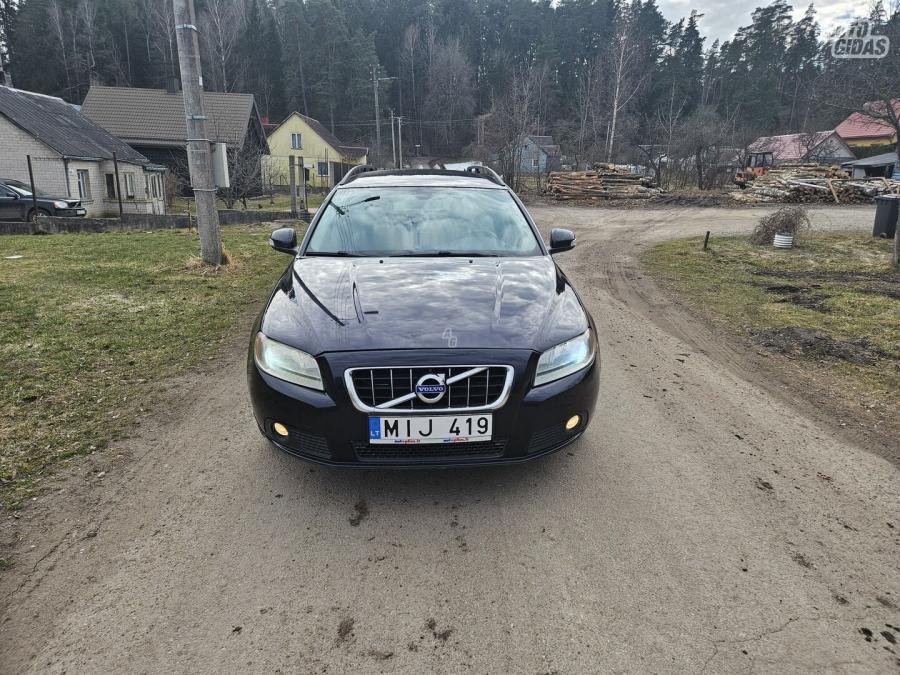 Volvo V70 2010 in Prienai, with an engine capacity of 2.40 L and mileage of 314 thousand km for 2500 €, photo 4 on AUTOMOTO.COM.LV