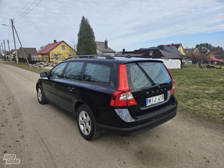 Volvo V70 2010 in Prienai, with an engine capacity of 2.40 L and mileage of 314 thousand km for 2500 €, photo 8 on AUTOMOTO.COM.LV