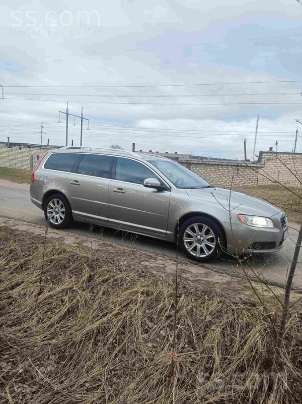 Volvo V70 2010 in Riga, with an engine capacity of 2.40 L and mileage of 264 thousand km for 4500 €, photo 1 on AUTOMOTO.COM.LV