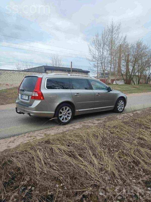 Volvo V70 2010 in Riga, with an engine capacity of 2.40 L and mileage of 264 thousand km for 4500 €, photo 4 on AUTOMOTO.COM.LV