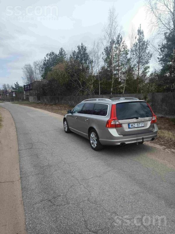 Volvo V70 2010 in Riga, with an engine capacity of 2.40 L and mileage of 264 thousand km for 4500 €, photo 5 on AUTOMOTO.COM.LV