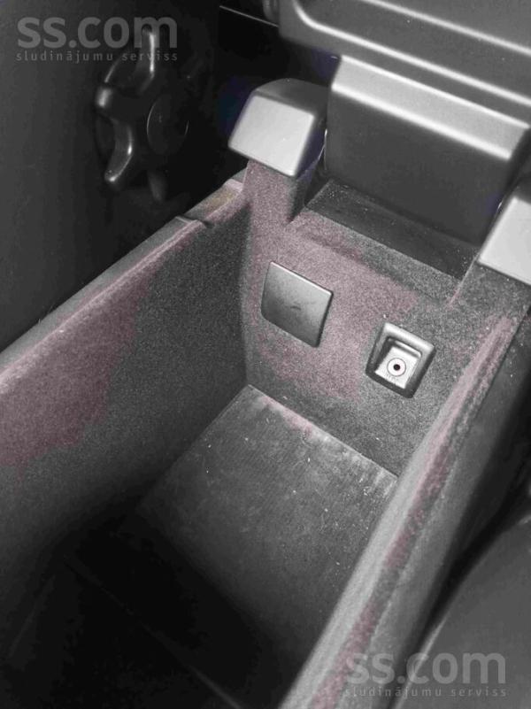 Volvo V70 2010 in Riga, with an engine capacity of 2.40 L and mileage of 264 thousand km for 4500 €, photo 7 on AUTOMOTO.COM.LV