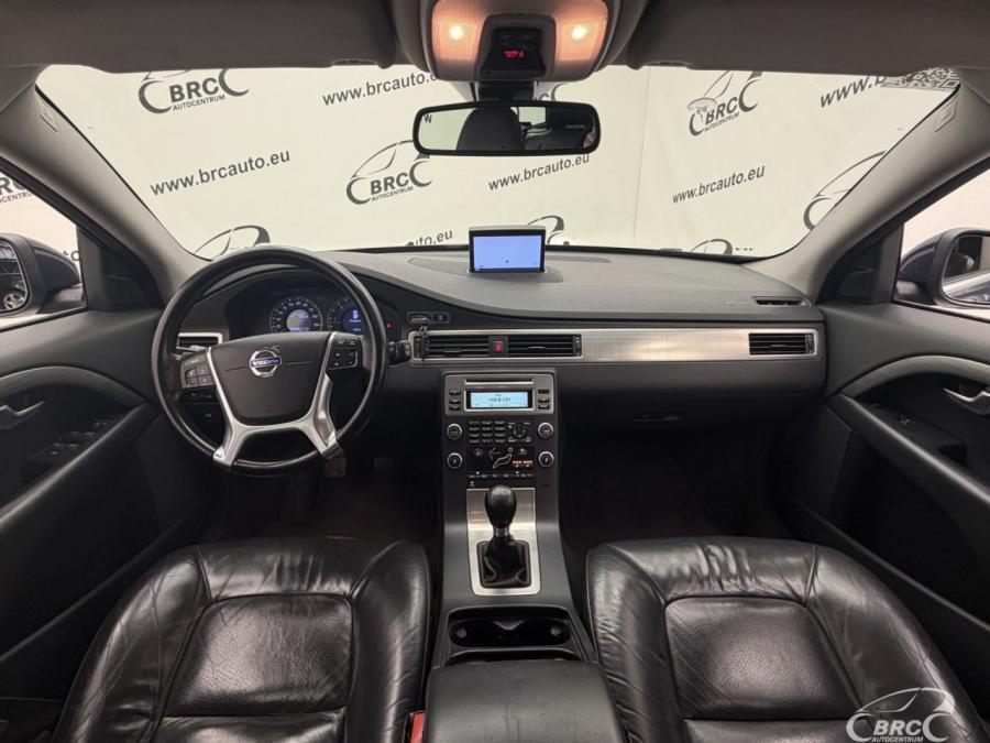 Volvo V70 2010 in Vilnius, with an engine capacity of 2.40 L and mileage of 472 thousand km for 4300 €, photo 4 on AUTOMOTO.COM.LV