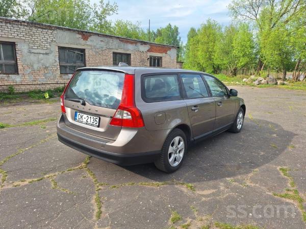 Volvo V70 2010 in Daugavpils, with an engine capacity of 2.00 L and mileage of 227 thousand km for 5200 €, photo 6 on AUTOMOTO.COM.LV
