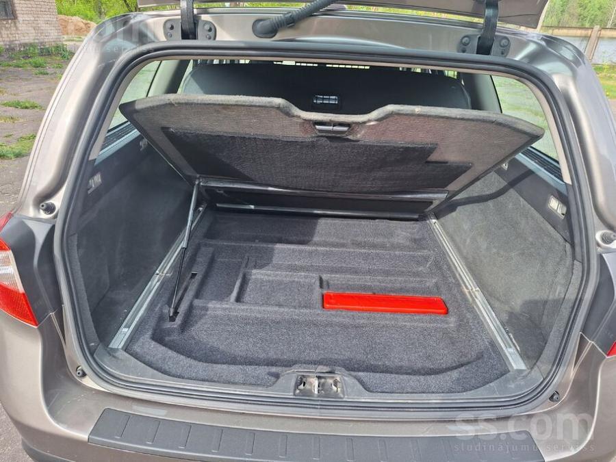 Volvo V70 2010 Daugavpils, ar dzinēja tilpumu 2.00 L un nobraukumu 227 tūkst. km par 5200 €, foto 13 vietnē AUTOMOTO.COM.LV
