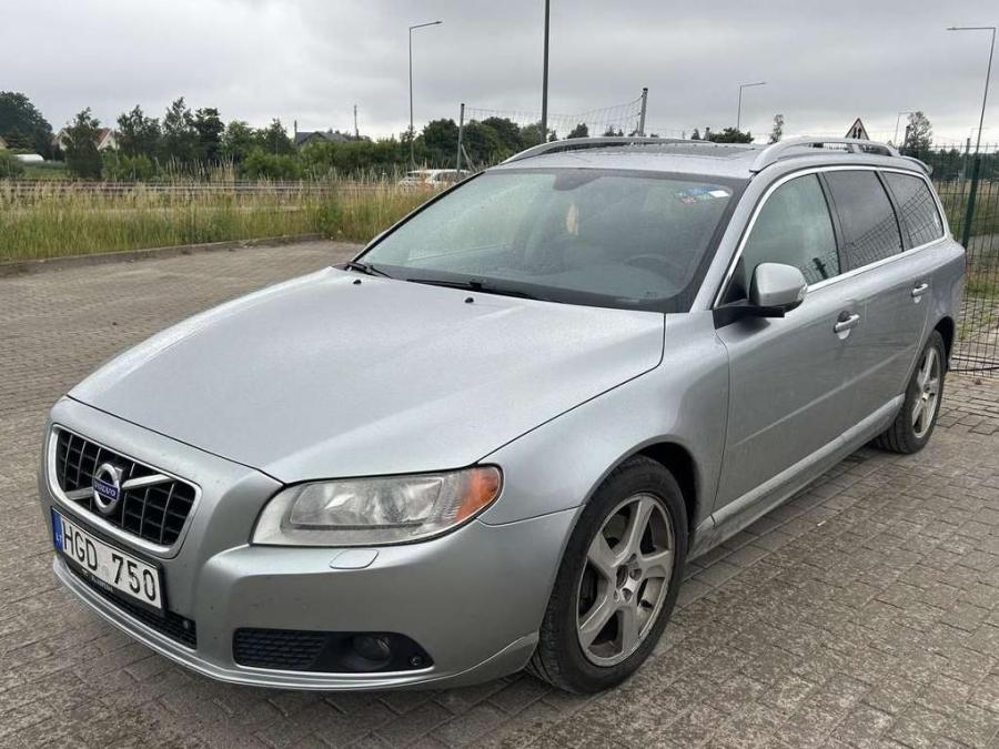 Volvo V70 2010 in Vilnius, with an engine capacity of 2.40 L and mileage of 288 thousand km for 4900 €, photo 1 on AUTOMOTO.COM.LV