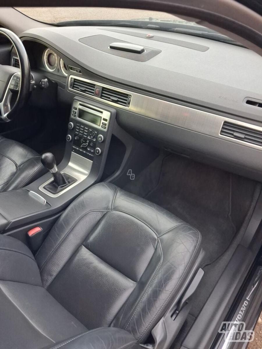 Volvo V70 2010 in Radviliskis, with an engine capacity of 2.40 L and mileage of 280 thousand km for 4650 €, photo 15 on AUTOMOTO.COM.LV