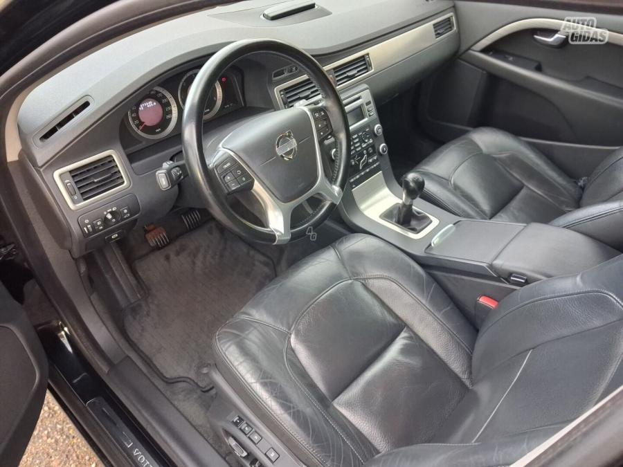 Volvo V70 2010 in Radviliskis, with an engine capacity of 2.40 L and mileage of 280 thousand km for 4650 €, photo 16 on AUTOMOTO.COM.LV