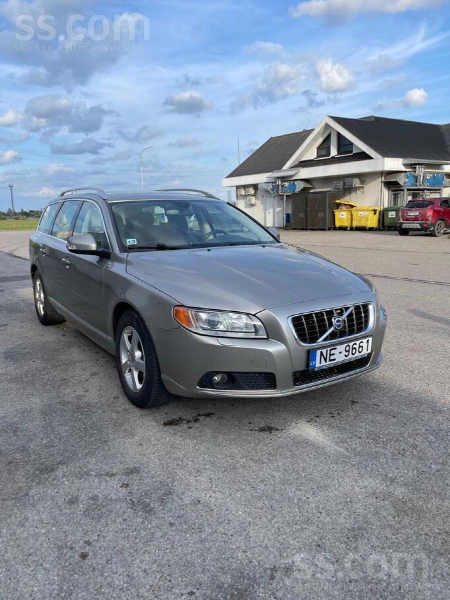 Volvo V70 2010 in Saldus, with an engine capacity of 2.40 L and mileage of 267 thousand km for 5000 €, photo 3 on AUTOMOTO.COM.LV