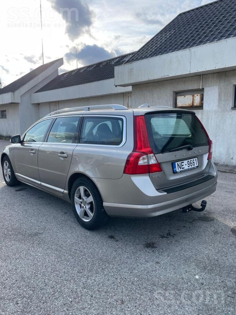 Volvo V70 2010 in Saldus, with an engine capacity of 2.40 L and mileage of 267 thousand km for 5000 €, photo 4 on AUTOMOTO.COM.LV