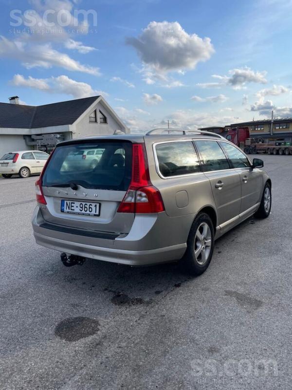 Volvo V70 2010 in Saldus, with an engine capacity of 2.40 L and mileage of 267 thousand km for 5000 €, photo 4 on AUTOMOTO.COM.LV