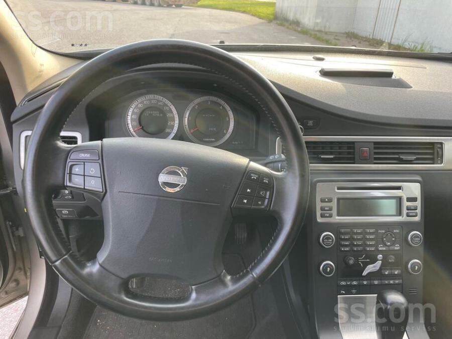 Volvo V70 2010 in Saldus, with an engine capacity of 2.40 L and mileage of 267 thousand km for 5000 €, photo 6 on AUTOMOTO.COM.LV