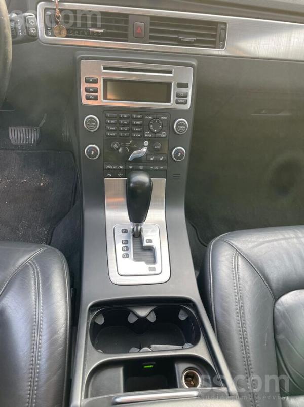 Volvo V70 2010 in Saldus, with an engine capacity of 2.40 L and mileage of 267 thousand km for 5000 €, photo 6 on AUTOMOTO.COM.LV