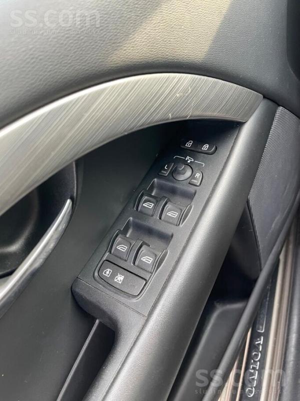 Volvo V70 2010 in Saldus, with an engine capacity of 2.40 L and mileage of 267 thousand km for 5000 €, photo 7 on AUTOMOTO.COM.LV