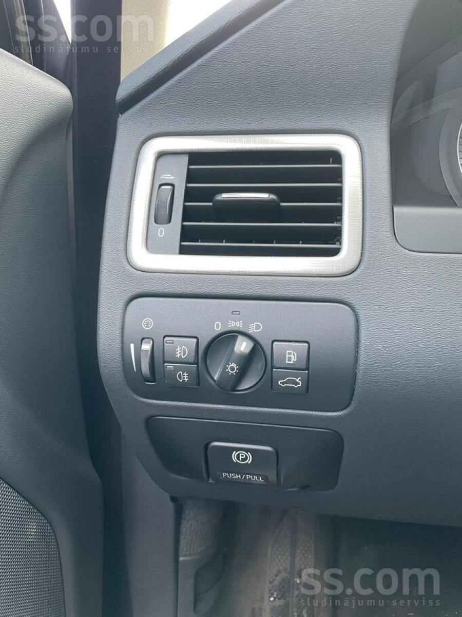 Volvo V70 2010 in Saldus, with an engine capacity of 2.40 L and mileage of 267 thousand km for 5000 €, photo 9 on AUTOMOTO.COM.LV