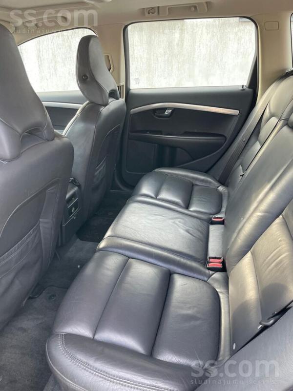 Volvo V70 2010 in Saldus, with an engine capacity of 2.40 L and mileage of 267 thousand km for 5000 €, photo 9 on AUTOMOTO.COM.LV