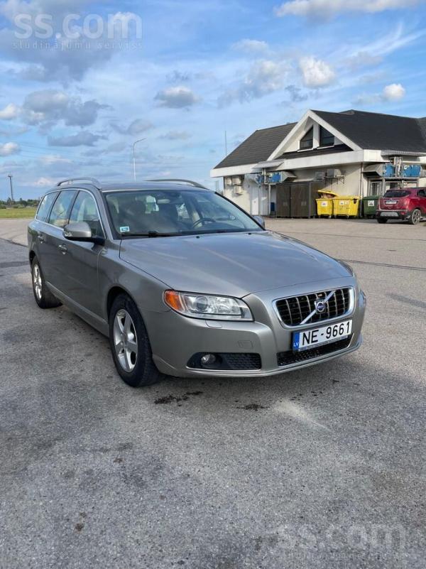 Volvo V70 2010 in Saldus, with an engine capacity of 2.40 L and mileage of 267 thousand km for 5000 €, photo 2 on AUTOMOTO.COM.LV