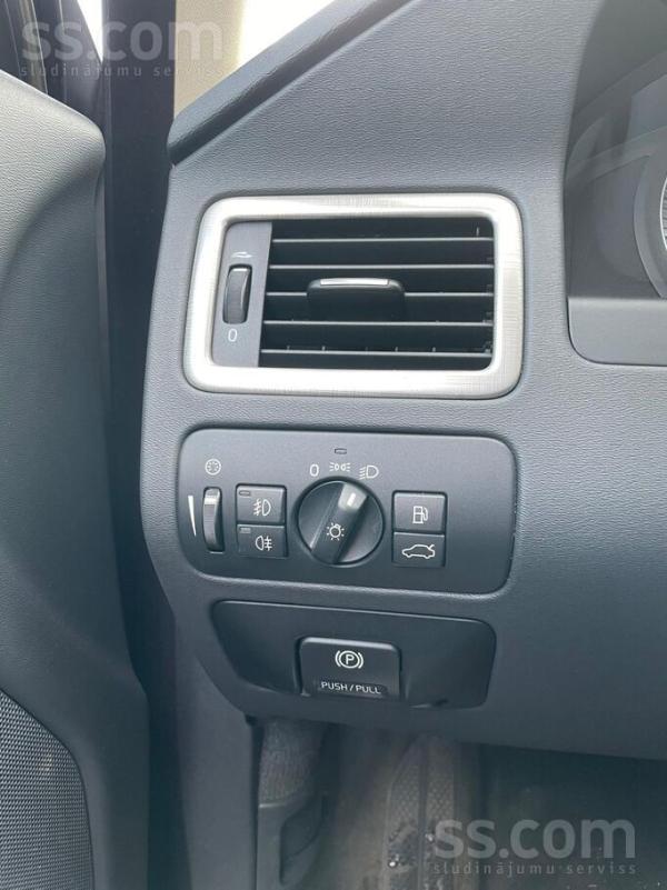Volvo V70 2010 in Saldus, with an engine capacity of 2.40 L and mileage of 267 thousand km for 5000 €, photo 8 on AUTOMOTO.COM.LV