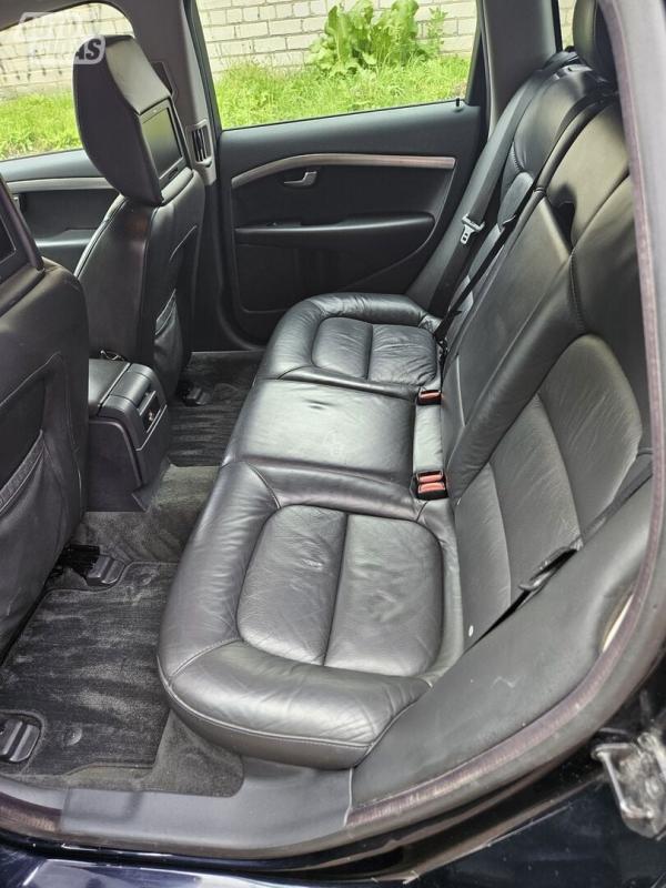 Volvo V70 2010 in Prienai, with an engine capacity of 2.40 L and mileage of 346 thousand km for 2500 €, photo 6 on AUTOMOTO.COM.LV