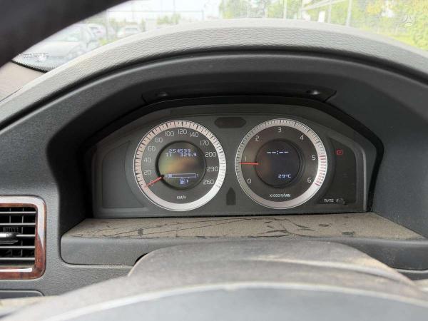 Volvo V70 2010 in Marijampole, with an engine capacity of 1.56 L and mileage of 255 thousand km for 2050 €, photo 10 on AUTOMOTO.COM.LV