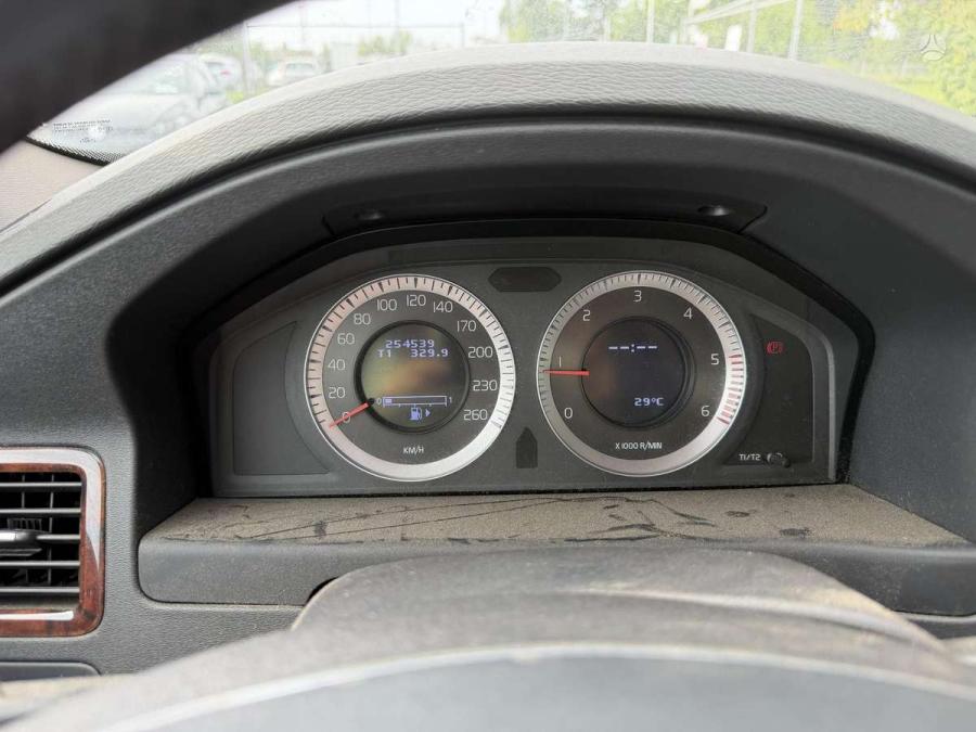 Volvo V70 2010 in Marijampole, with an engine capacity of 1.56 L and mileage of 255 thousand km for 2050 €, photo 11 on AUTOMOTO.COM.LV