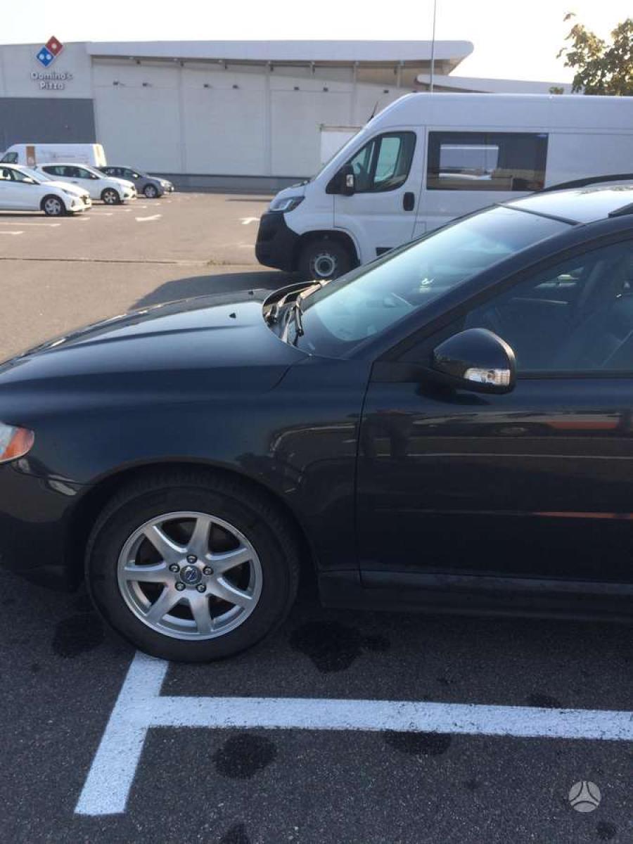 Volvo V70 2010 in Vilnius, with an engine capacity of 2.00 L and mileage of 272 thousand km for 3950 €, photo 3 on AUTOMOTO.COM.LV