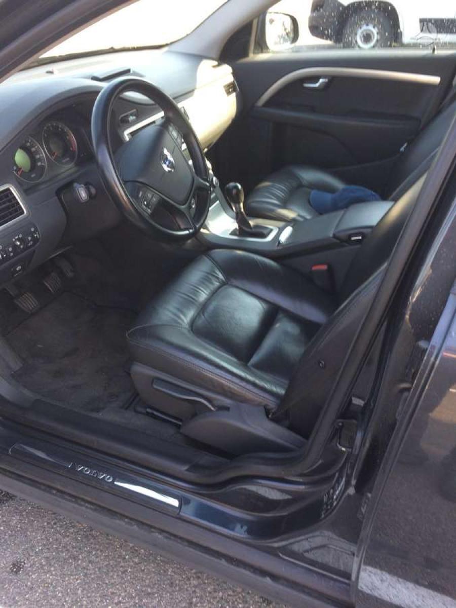 Volvo V70 2010 in Vilnius, with an engine capacity of 2.00 L and mileage of 272 thousand km for 3950 €, photo 9 on AUTOMOTO.COM.LV