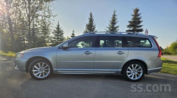 Volvo V70 2011 Rīga, ar dzinēja tilpumu 2.00 L un nobraukumu 0 tūkst. km par 850 €, foto 4 vietnē AUTOMOTO.COM.LV