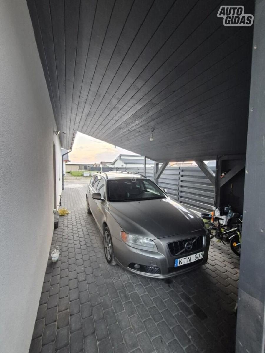 Volvo V70 2011 in Klaipeda, with an engine capacity of 2.00 L and mileage of 290 thousand km for 4350 €, photo 1 on AUTOMOTO.COM.LV