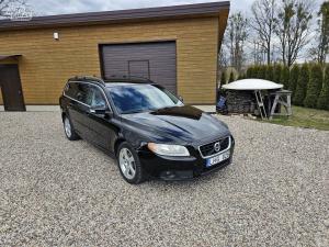 Volvo V70 2011 in Vilnius, with an engine capacity of 2.00 L and mileage of 394 thousand km for 4599 €, photo  on AUTOMOTO.COM.LV