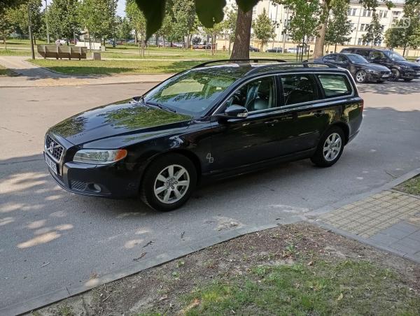 Volvo V70 2011 in Kaunas, with an engine capacity of 2.50 L and mileage of 343 thousand km for 1850 €, photo 3 on AUTOMOTO.COM.LV