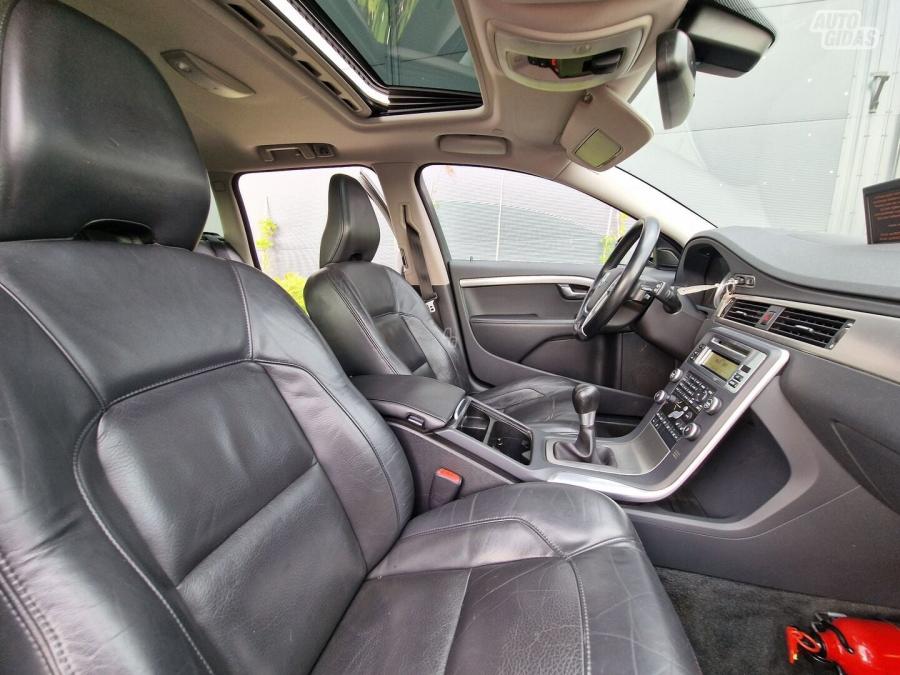 Volvo V70 2011 in Vilnius, with an engine capacity of 2.00 L and mileage of 237 thousand km for 5899 €, photo 15 on AUTOMOTO.COM.LV