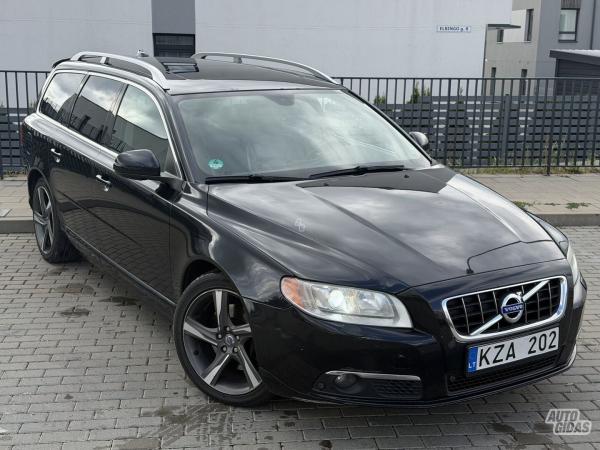 Volvo V70 2011 in Vilnius, with an engine capacity of 2.40 L and mileage of 380 thousand km for 2500 €, photo 1 on AUTOMOTO.COM.LV