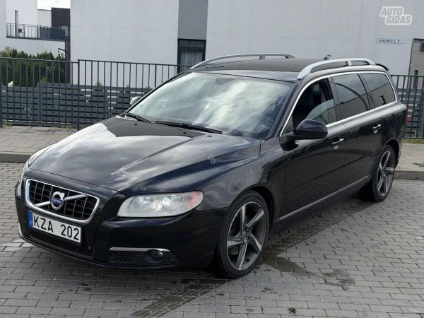 Volvo V70 2011 in Vilnius, with an engine capacity of 2.40 L and mileage of 380 thousand km for 2500 €, photo 4 on AUTOMOTO.COM.LV