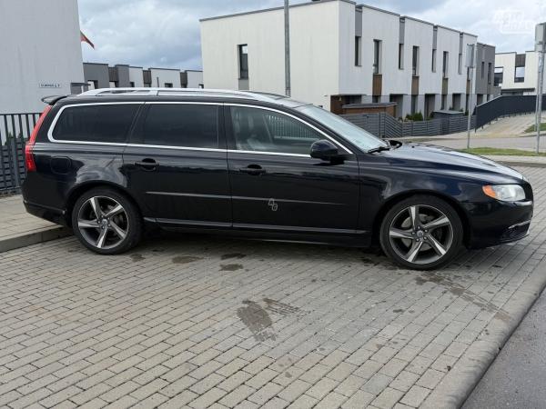 Volvo V70 2011 in Vilnius, with an engine capacity of 2.40 L and mileage of 380 thousand km for 2500 €, photo 6 on AUTOMOTO.COM.LV
