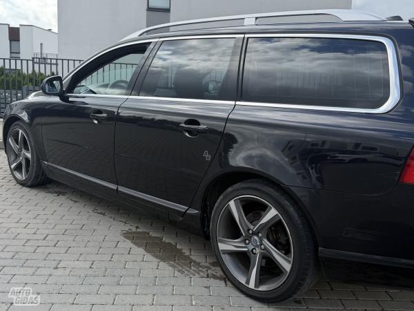Volvo V70 2011 in Vilnius, with an engine capacity of 2.40 L and mileage of 380 thousand km for 2500 €, photo 9 on AUTOMOTO.COM.LV