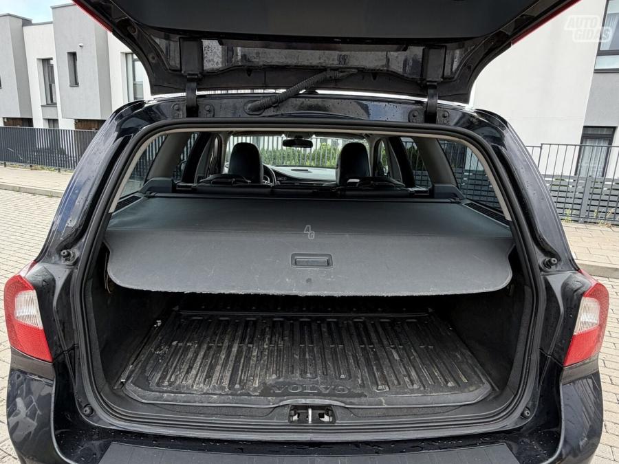 Volvo V70 2011 in Vilnius, with an engine capacity of 2.40 L and mileage of 380 thousand km for 2500 €, photo 18 on AUTOMOTO.COM.LV