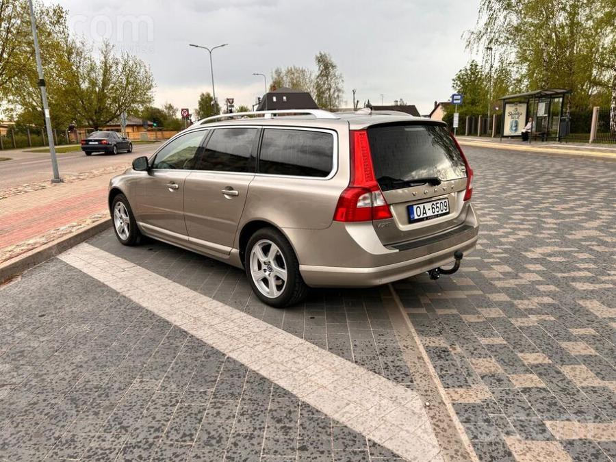 Volvo V70 2012 in Jelgava, with an engine capacity of 2.00 L and mileage of 306 thousand km for 5900 €, photo 4 on AUTOMOTO.COM.LV