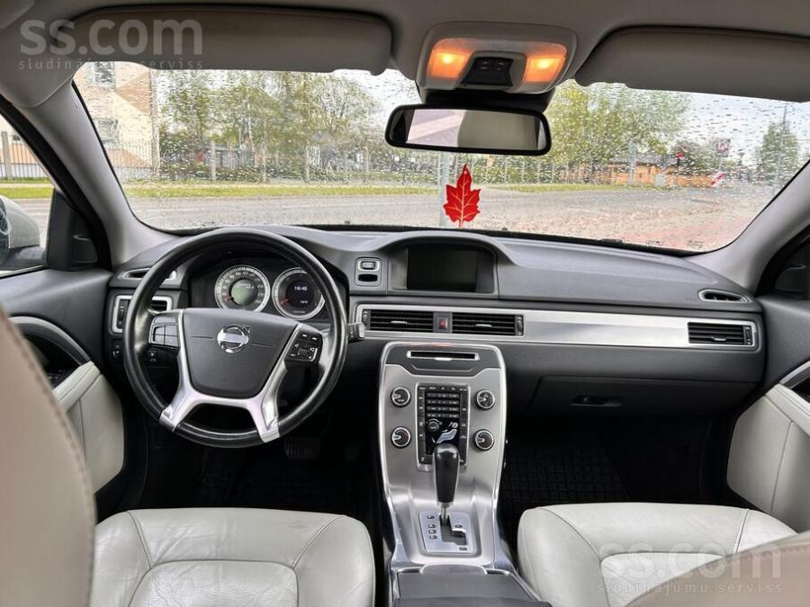 Volvo V70 2012 in Jelgava, with an engine capacity of 2.00 L and mileage of 306 thousand km for 5900 €, photo 9 on AUTOMOTO.COM.LV