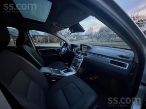 Volvo V70 2012 in Riga, with an engine capacity of 2.00 L and mileage of 311 thousand km for 4950 €, photo 8 on AUTOMOTO.COM.LV
