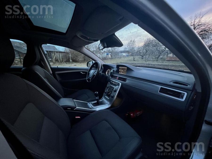 Volvo V70 2012 in Riga, with an engine capacity of 2.00 L and mileage of 311 thousand km for 4950 €, photo 8 on AUTOMOTO.COM.LV