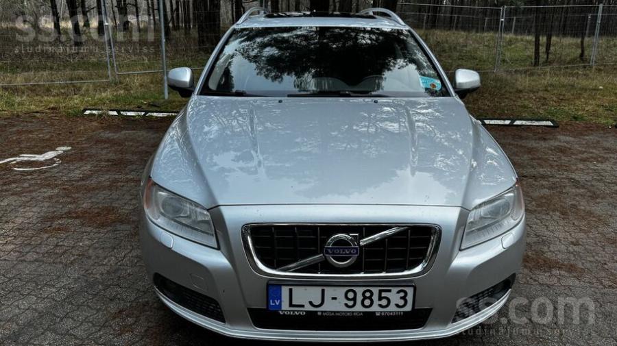 Volvo V70 2012 in Riga, with an engine capacity of 2.40 L and mileage of 342 thousand km for 6500 €, photo 2 on AUTOMOTO.COM.LV