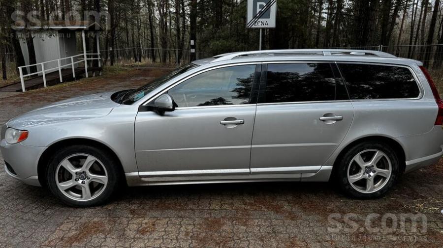 Volvo V70 2012 in Riga, with an engine capacity of 2.40 L and mileage of 342 thousand km for 6500 €, photo 4 on AUTOMOTO.COM.LV