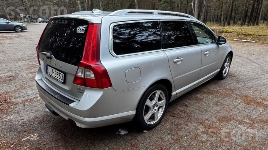 Volvo V70 2012 in Riga, with an engine capacity of 2.40 L and mileage of 342 thousand km for 6500 €, photo 7 on AUTOMOTO.COM.LV