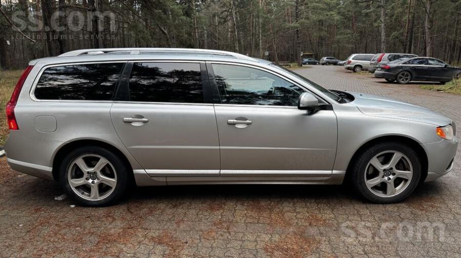 Volvo V70 2012 in Riga, with an engine capacity of 2.40 L and mileage of 342 thousand km for 6500 €, photo 8 on AUTOMOTO.COM.LV