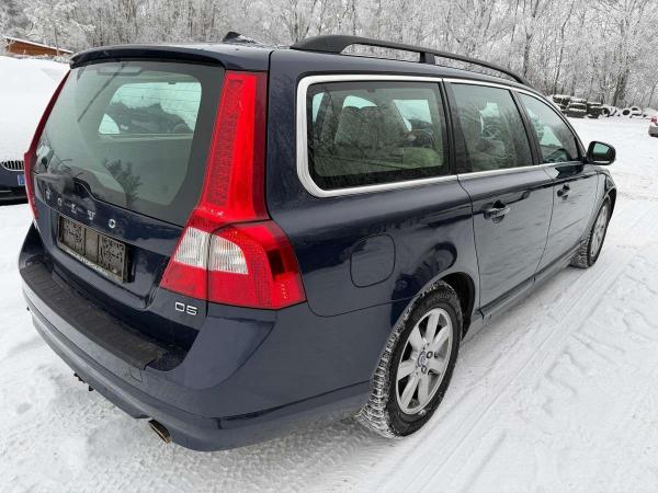Volvo V70 2012 Raseiniai, ar dzinēja tilpumu 2.40 L un nobraukumu 263 tūkst. km par 5900 €, foto 5 vietnē AUTOMOTO.COM.LV