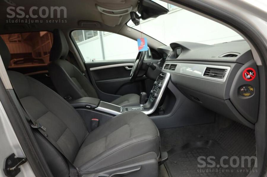 Volvo V70 2012 in Riga, with an engine capacity of 1.60 L and mileage of 0 thousand km for 3995 €, photo 11 on AUTOMOTO.COM.LV